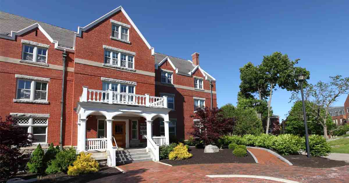 Your Guide to New Hampshire College Life | Trusted Choice