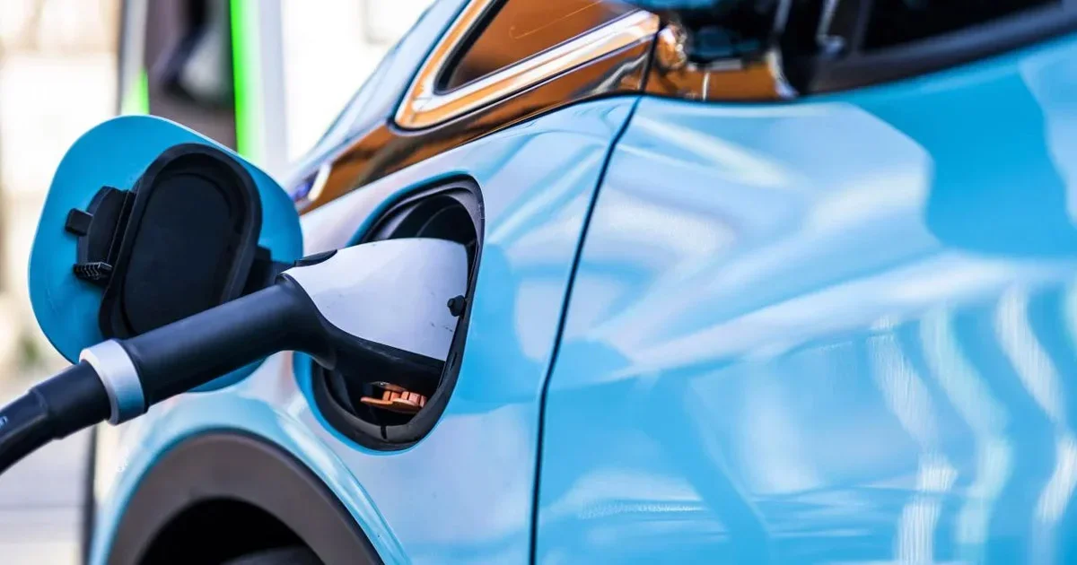 Pros and Cons of Electric Vehicles | InsuredBetter
