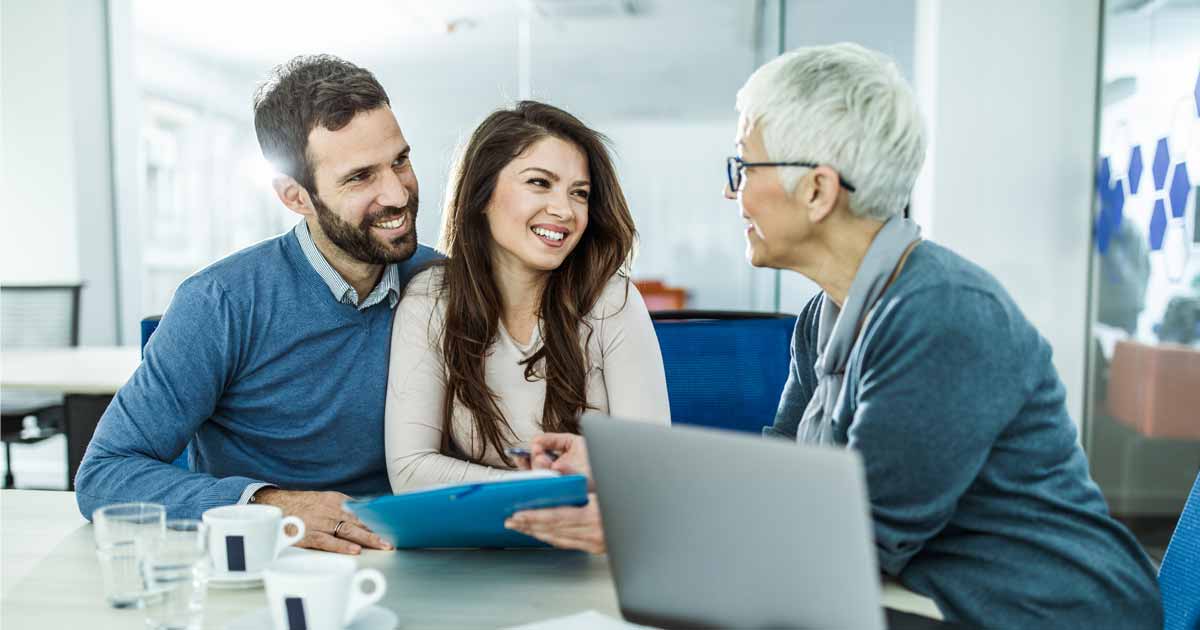 Buying Insurance Online vs. Using an Agency | Trusted Choice