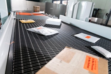 SmartPath 单列机和间距传送带 | Intralox