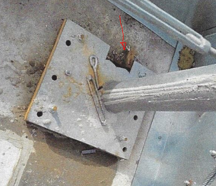 Misaligned bolts and notches in base plates | IDEA StatiCa