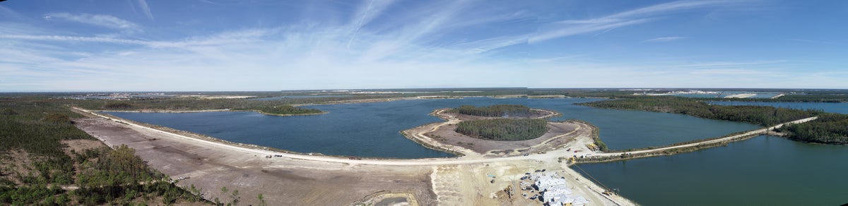 Image galleries / WildBlue / STOCK Family of Companies