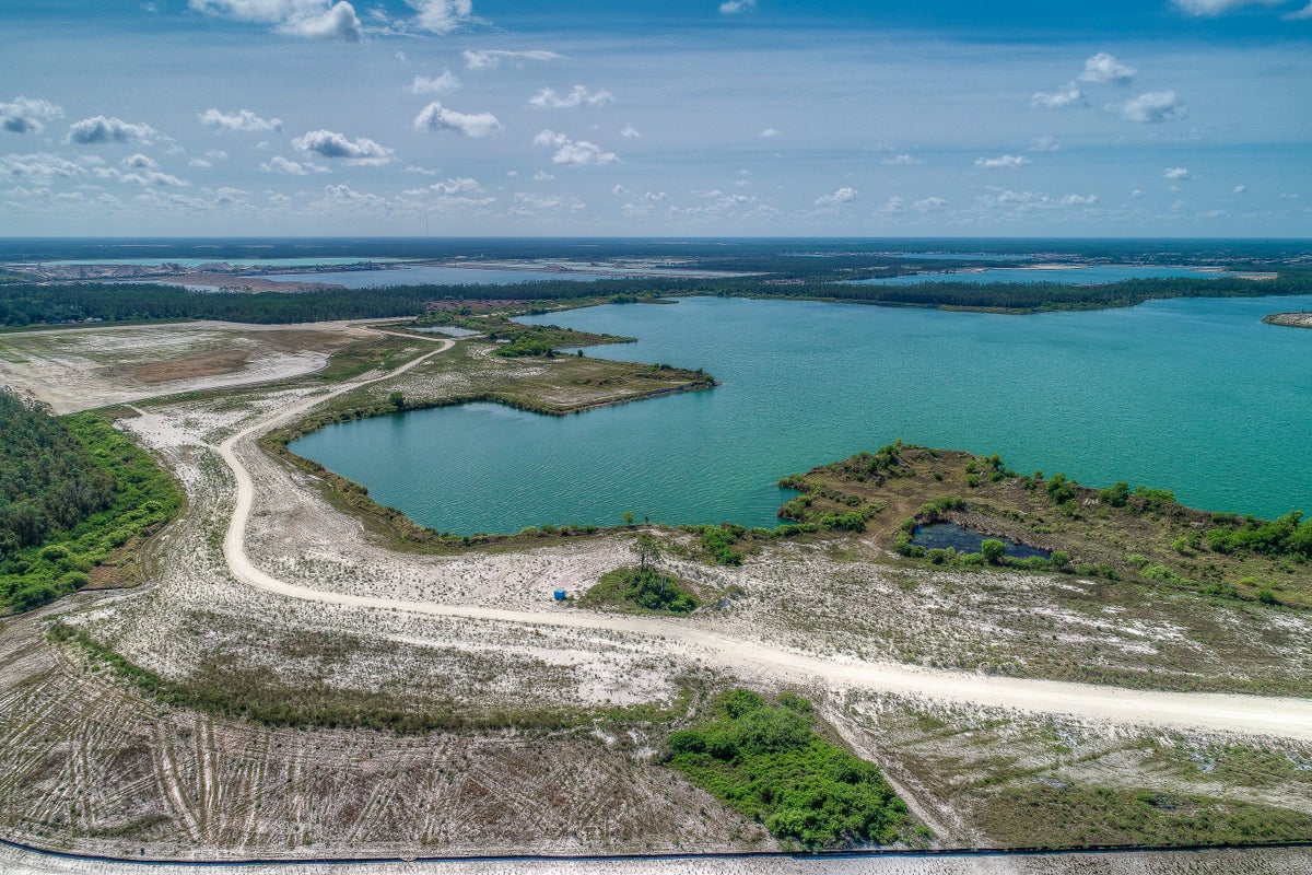 Image galleries / WildBlue / STOCK Family of Companies