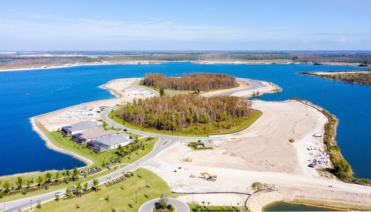 Image galleries / WildBlue / STOCK Family of Companies