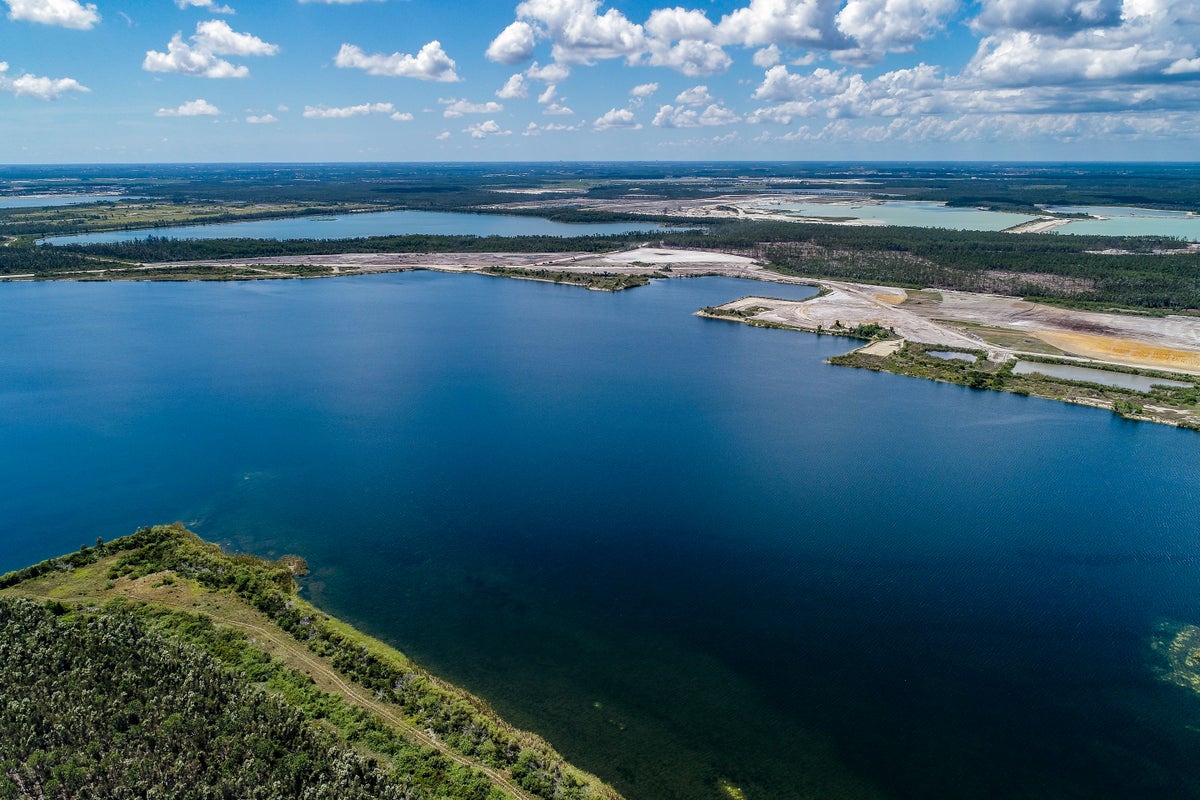 Image galleries / WildBlue / STOCK Family of Companies