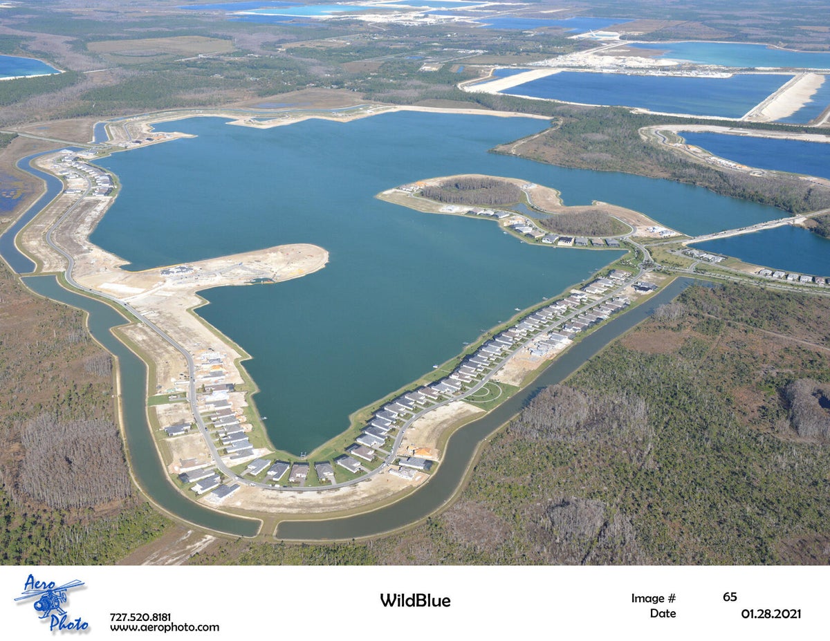 Image galleries / WildBlue / STOCK Family of Companies