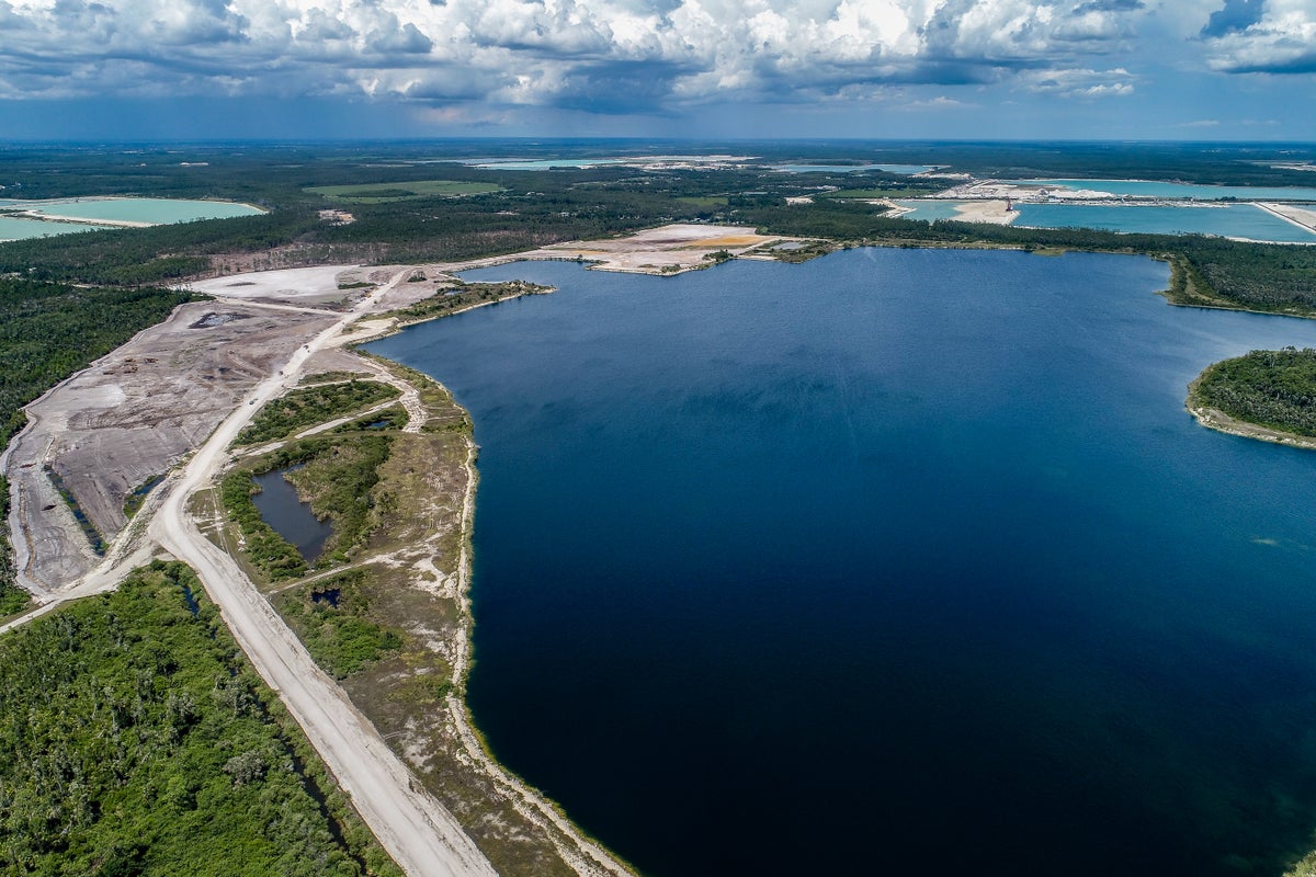 Image galleries / WildBlue / STOCK Family of Companies