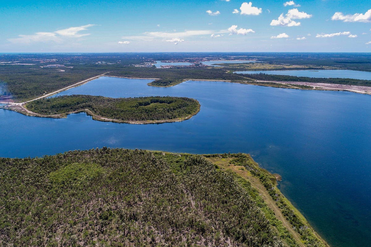 Image galleries / WildBlue / STOCK Family of Companies