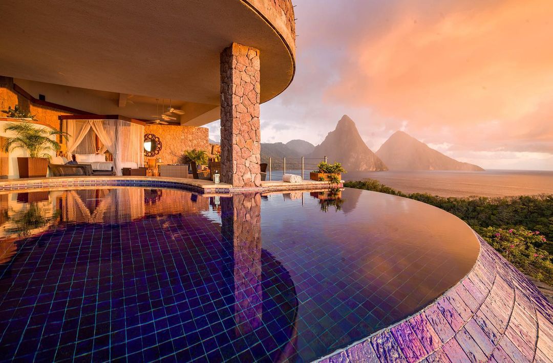 7 of the Most Incredible Infinity Pools Around the World | Savoir Flair