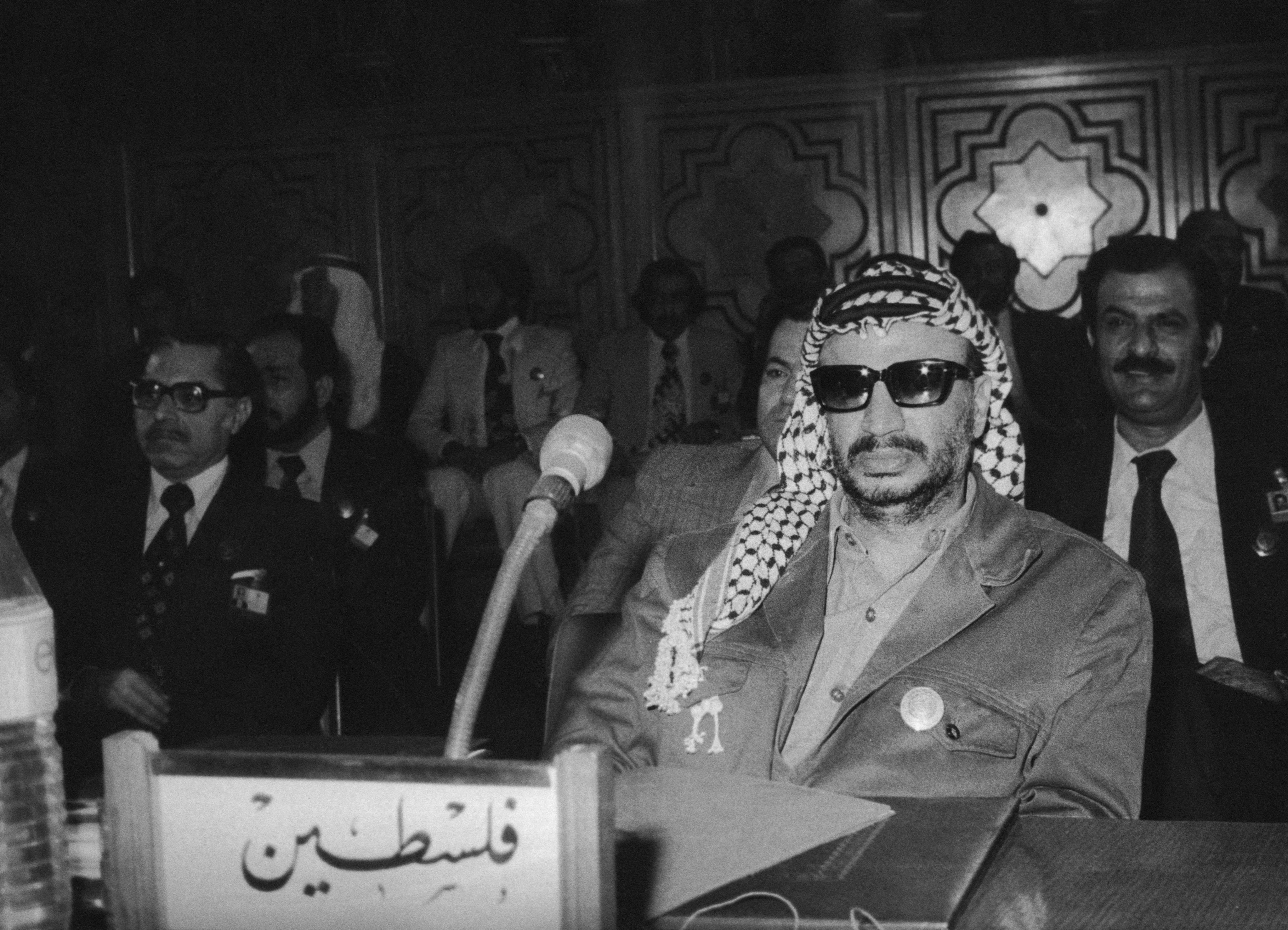 The Keffiyeh: A Symbolic Tale of Palestinian Resistance | Savoir Flair