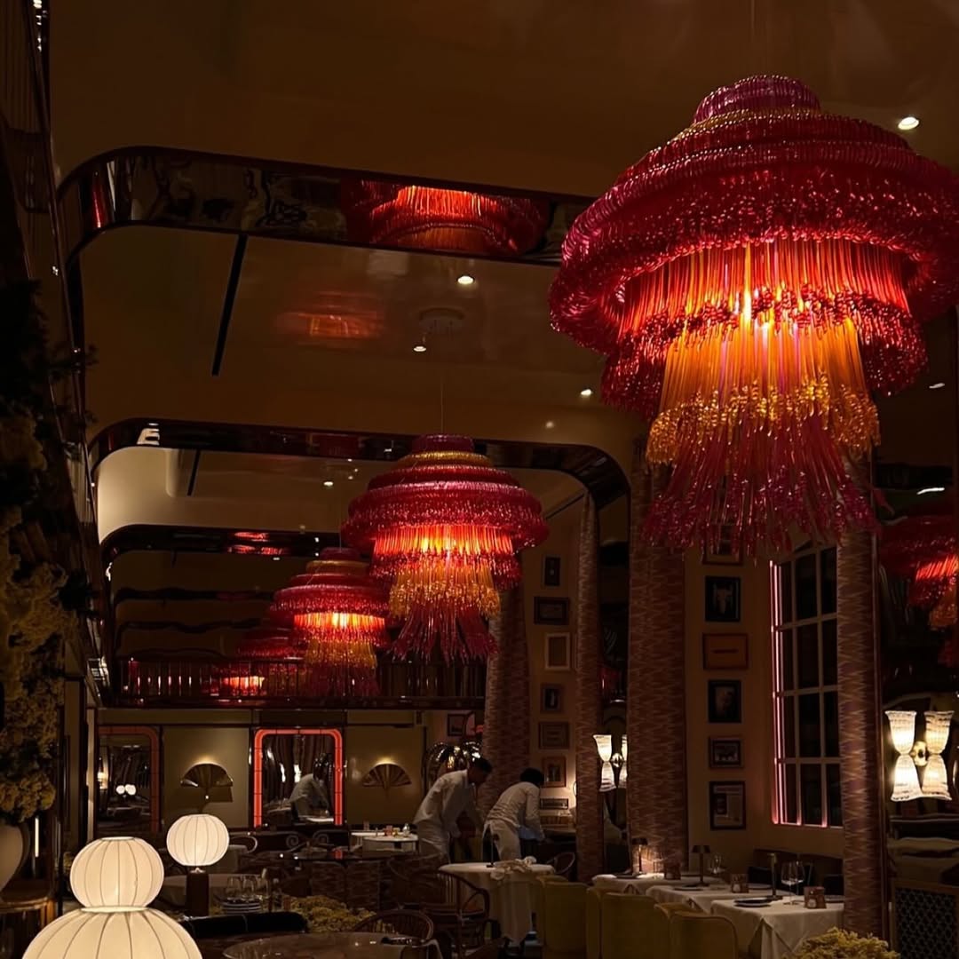 Gloria Lands in Dubai, And She’s Every Bit as Glamorous as Milan Promised | Savoir Flair