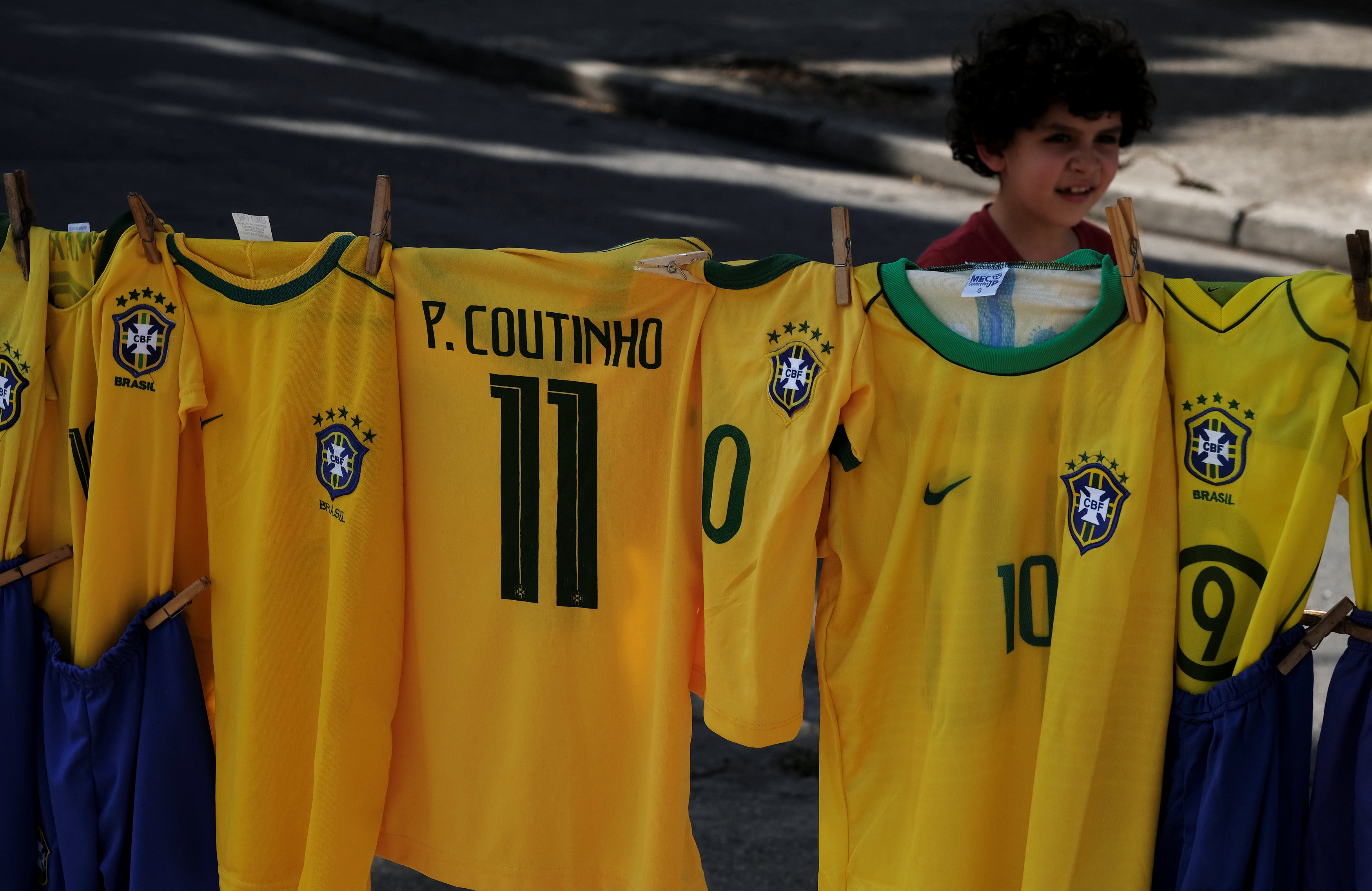 Controversy in Brazil over possible red kit for the 2026 World Cup ...