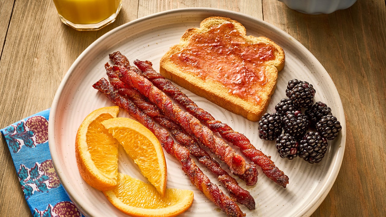 Caramelized Black Pepper Bacon Twists | Farmland Foods