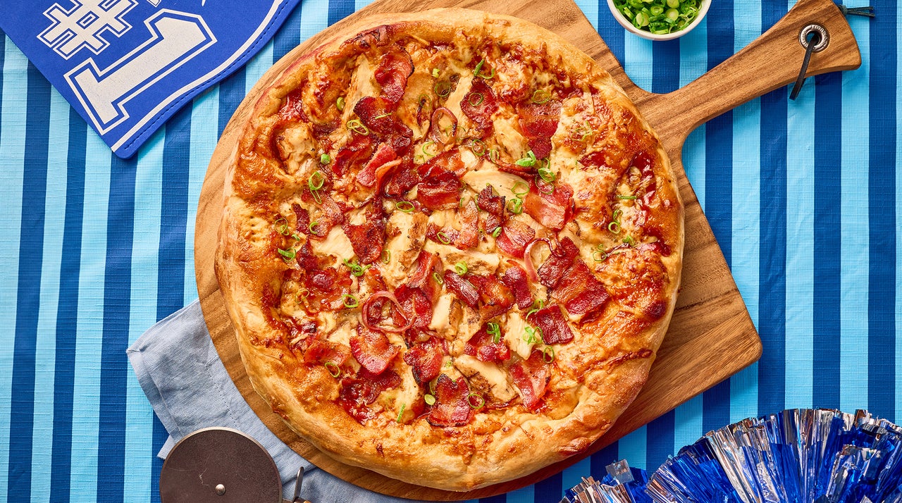 Maple Bacon BBQ Chicken Pizza | Farmland Foods