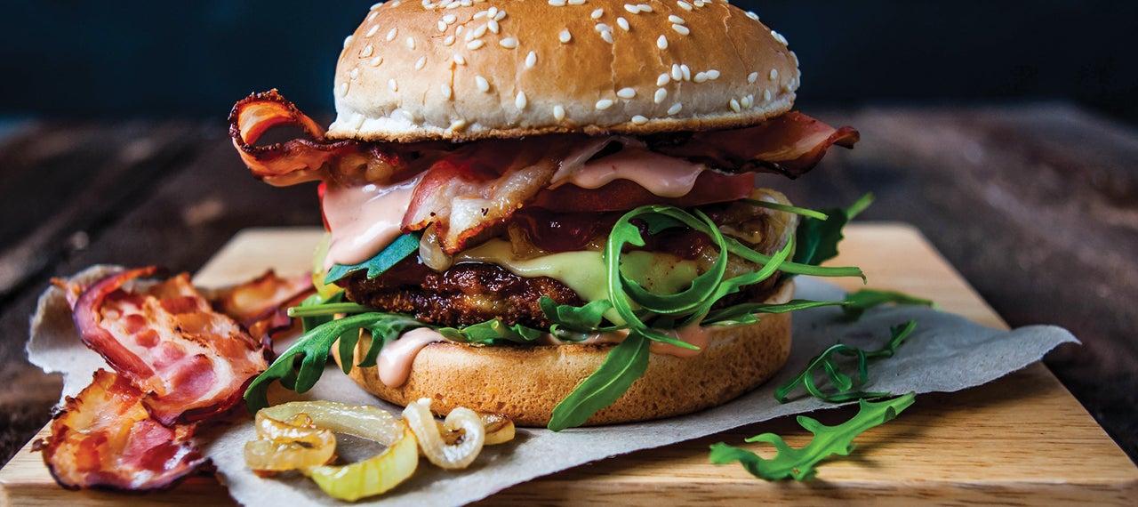 Burger with Bacon and Fried Onion | Farmland Foods