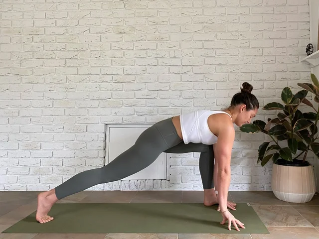 7 morning stretches that are (almost) better than coffee