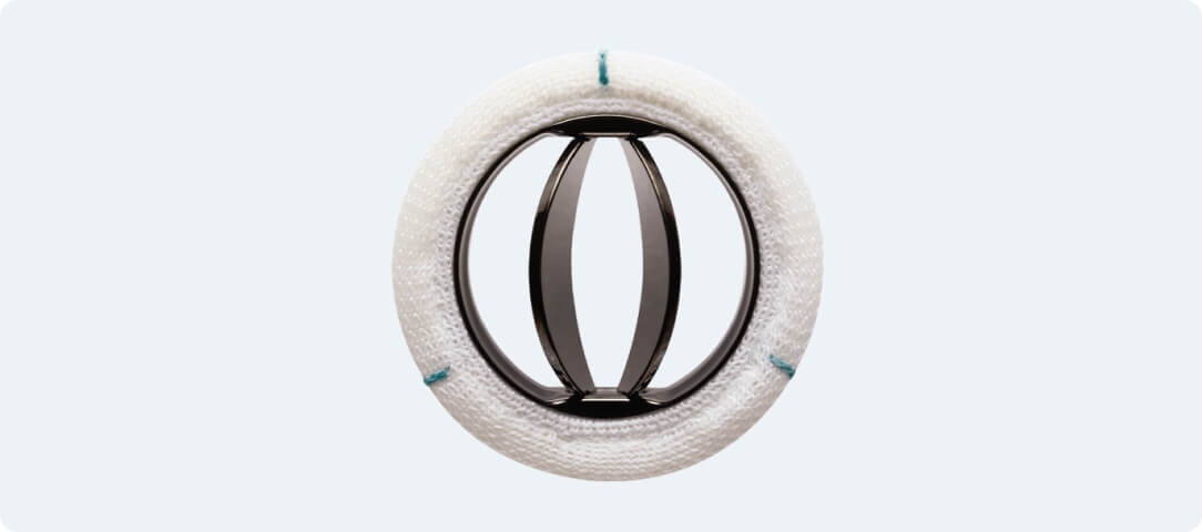 Comparing surgical valves | Edwards Lifesciences