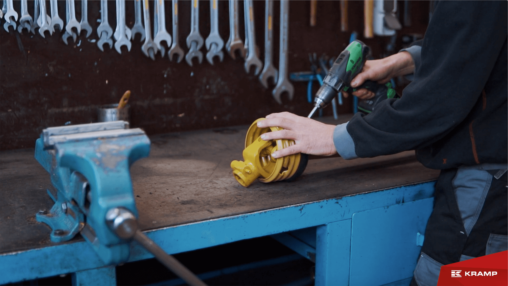 Video: How to shorten a PTO-shaft? - Kramp