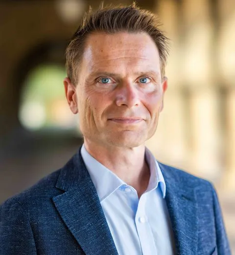 🧬Are hybrid companies playing it too safe? ft Nick Bloom | Ep57 OoO ...