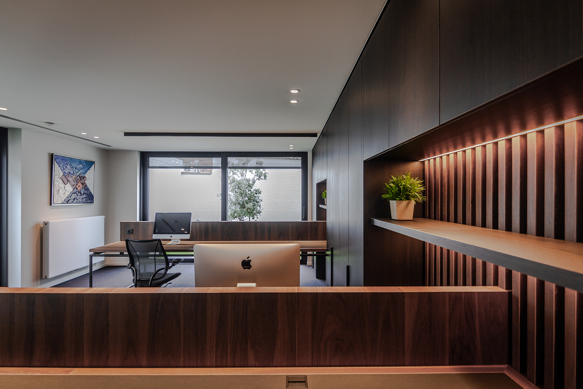 A formal and inviting notary’s office