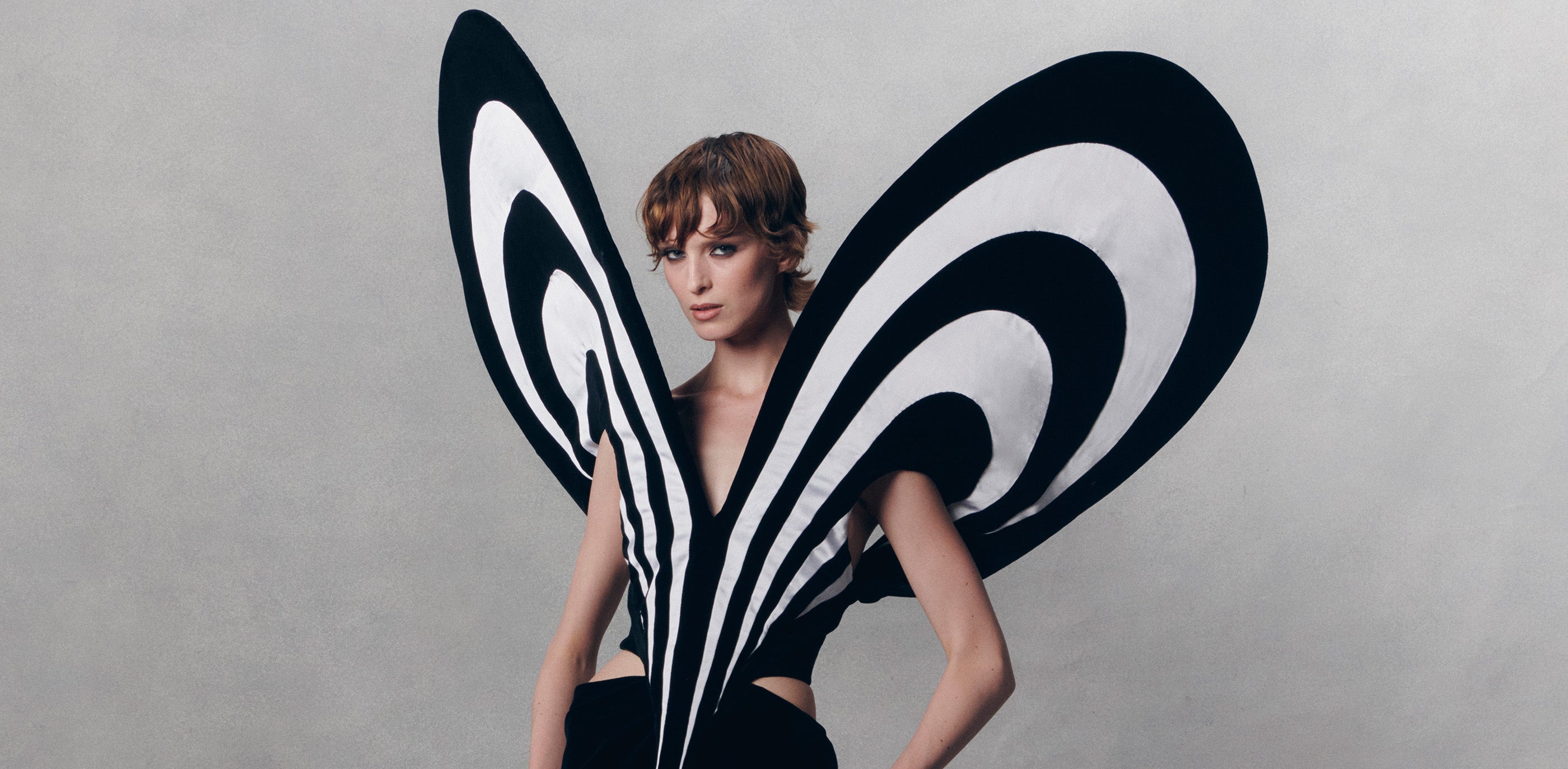 Černobílý svět, v němž můžete být kýmkoliv. Stačí se obléknout a snít ...