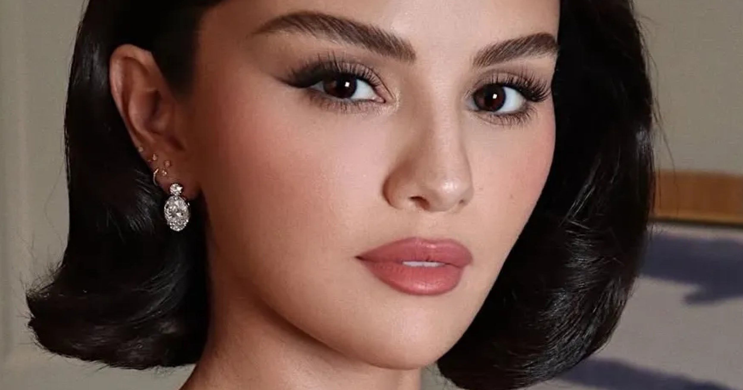 Selena Gomez a její andělská manikúra udává trend pro nehty na podzim ...
