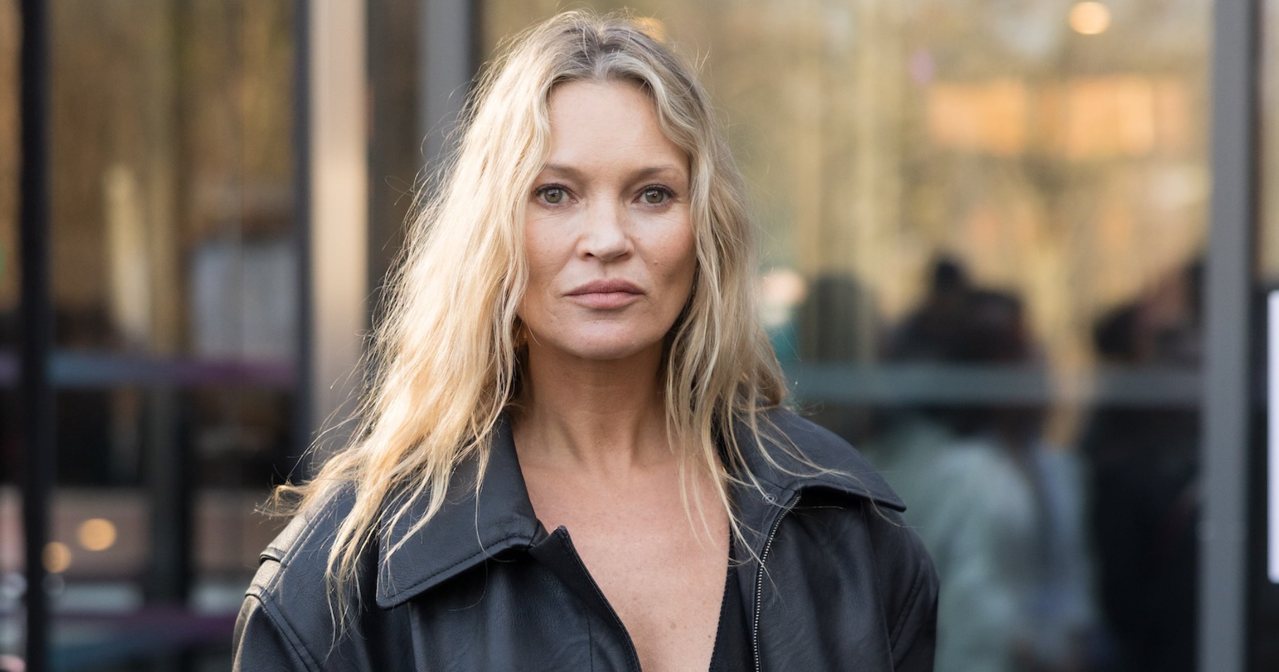 Kate Moss se oficiálně přidala do fanklubu neviditelného make-upu ...