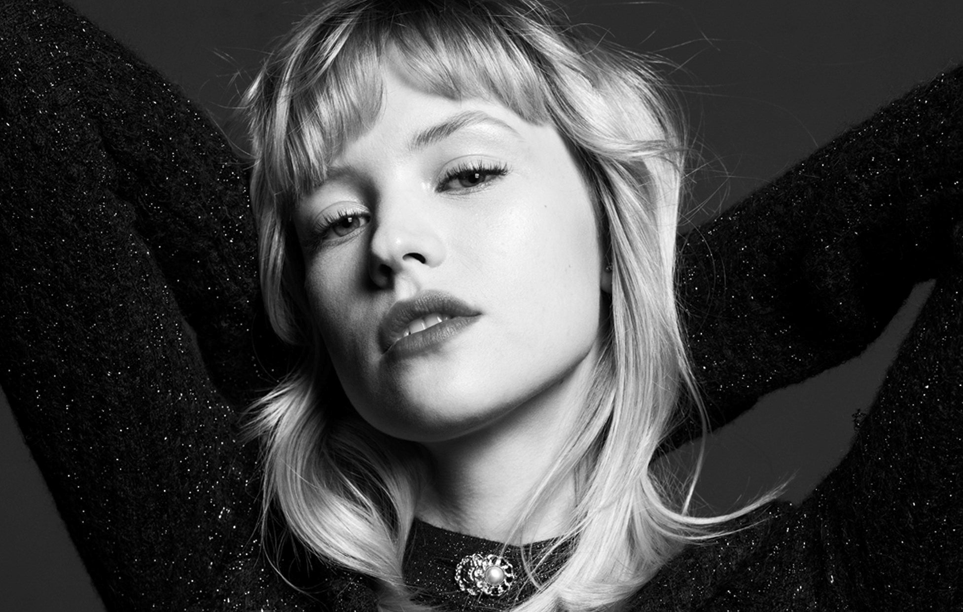 Místo přehlídky koncert. Chanel dnes pořádá live vystoupení Angèle ...