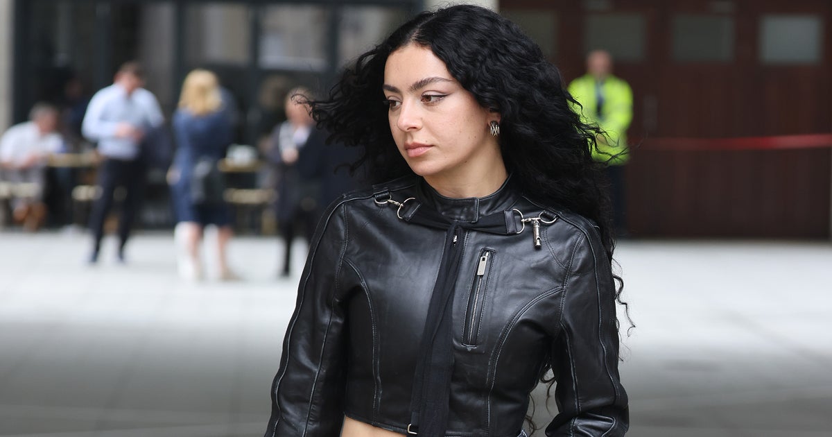 Brat éra začíná: 3 hot looky podle Charli XCX | Vogue CS