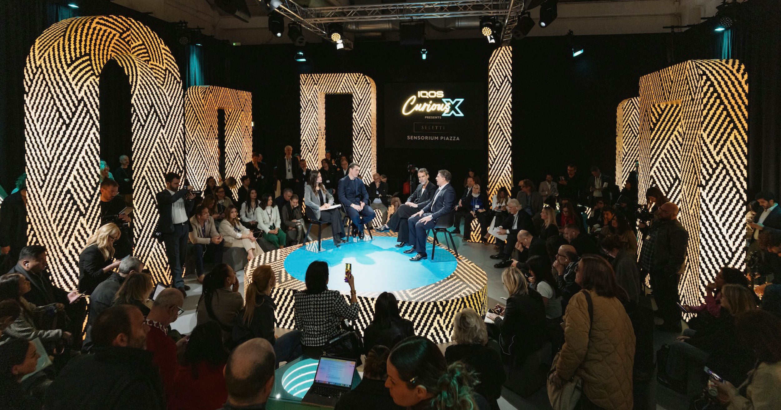 Curious X: Sensorium Piazza. Zvídavost Stefana Selettiho oživuje design ...