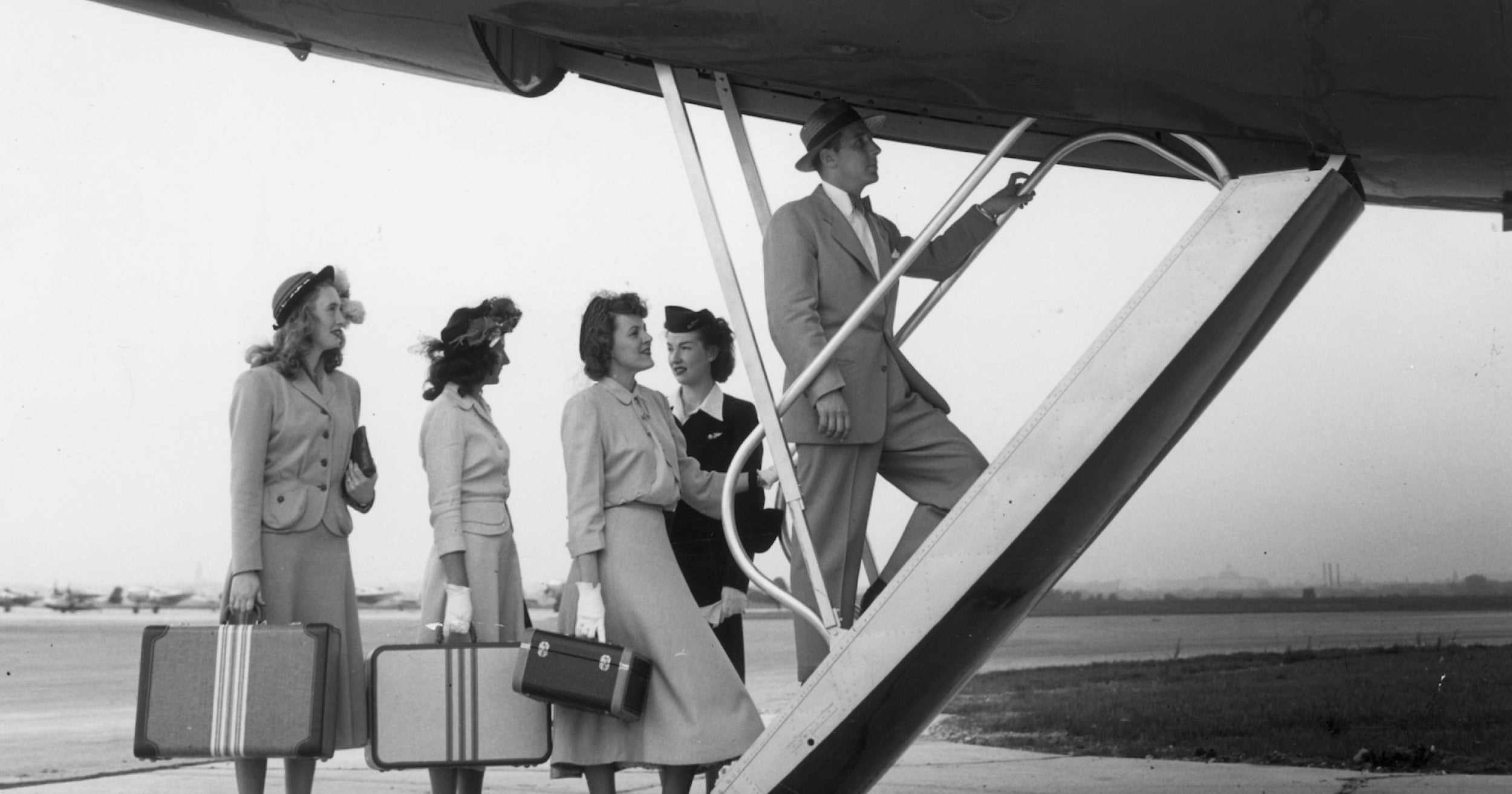 Jedna kulatá záda a pět dalších věcí, které vám ulehčí cestu letadlem ...