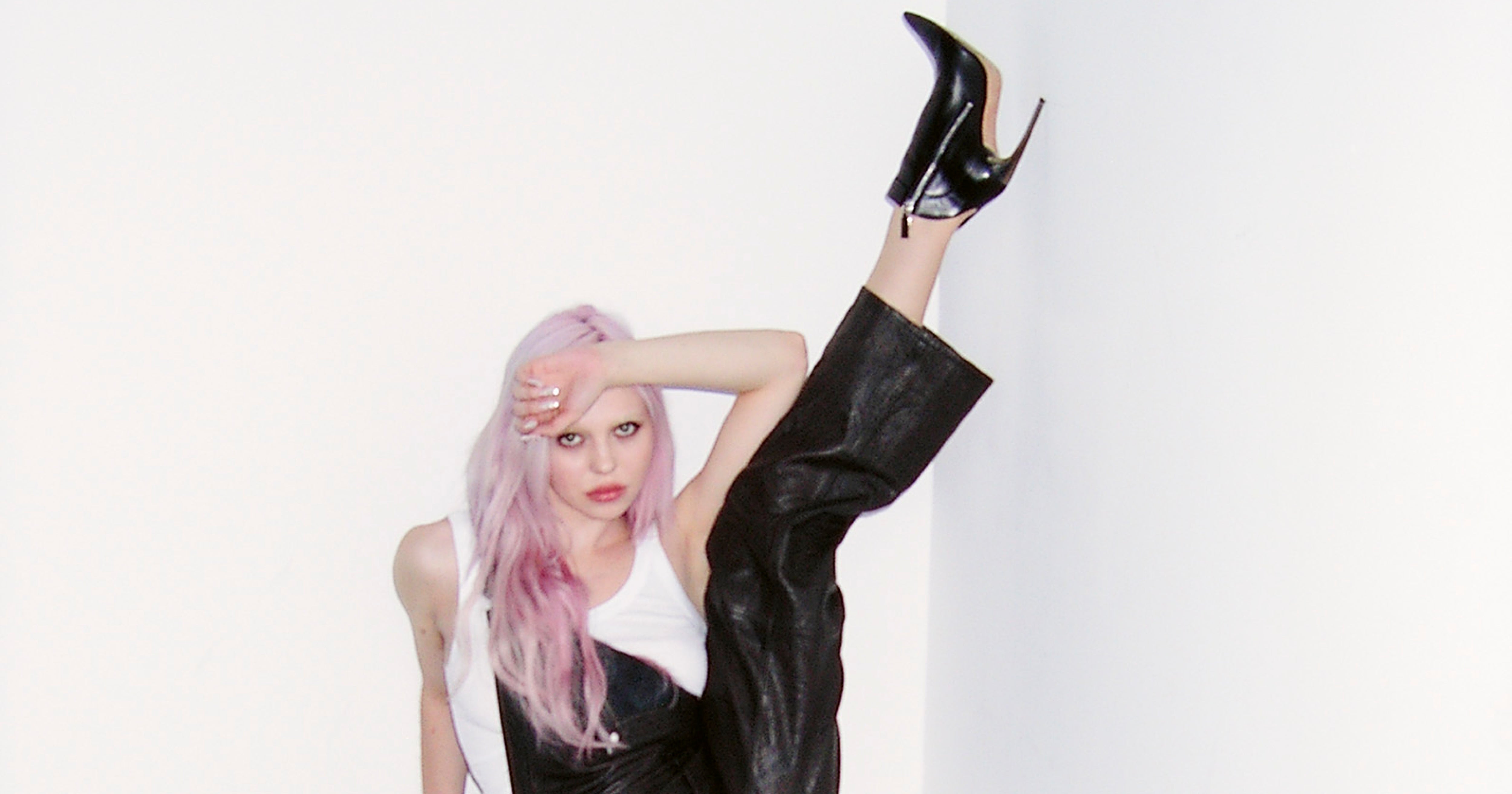 Adéla Jergová vydává první EP a míří ke statusu globální popstar | Vogue CS