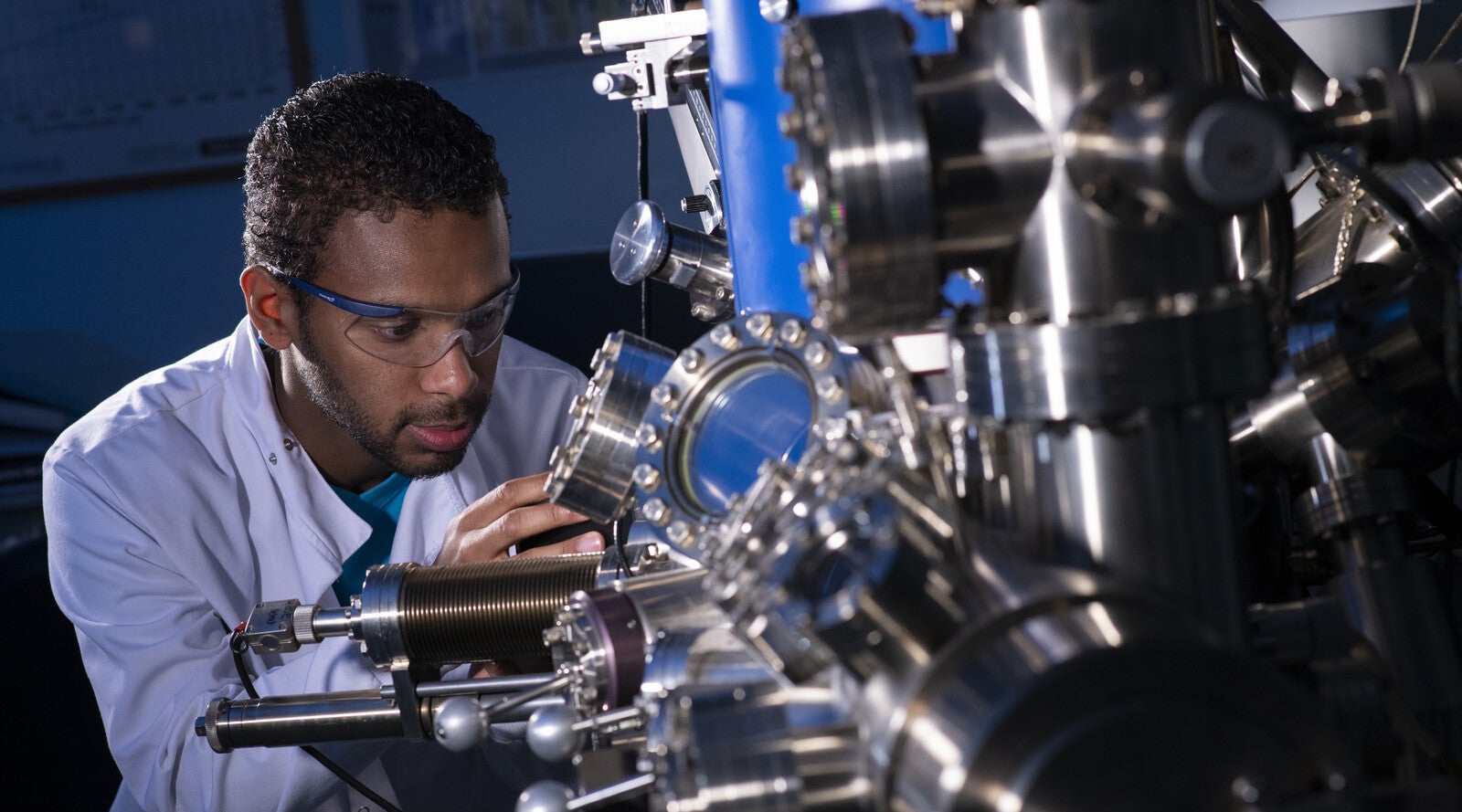 Study physics in Surrey, UK | University of Surrey International Study ...