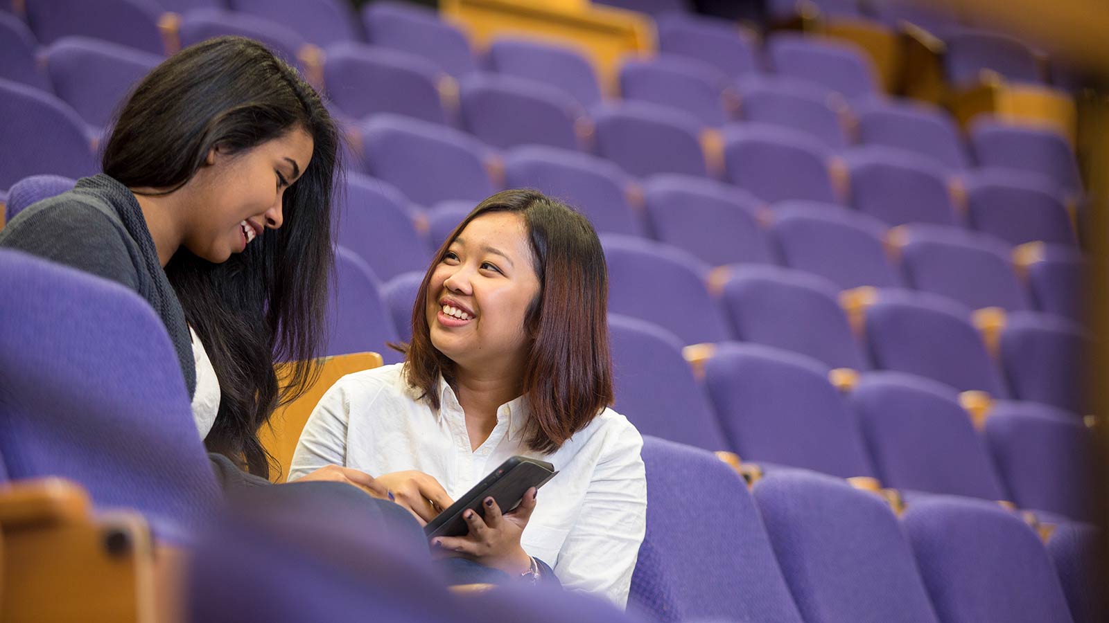 English language preparation course | Leeds Beckett University ISC