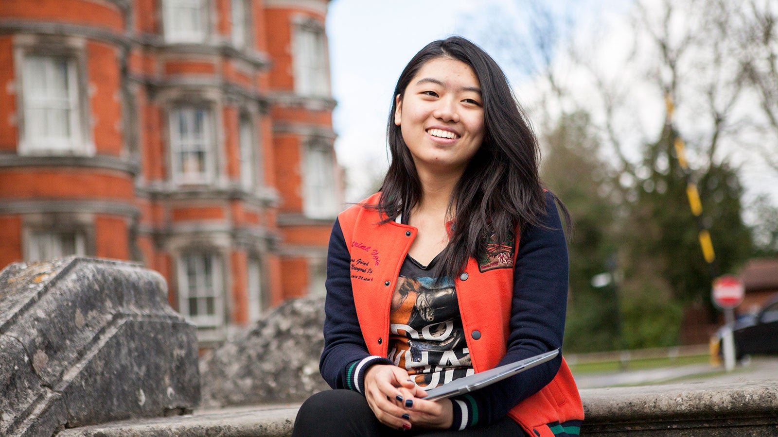 International Year One In Business & Management | Royal Holloway ISC