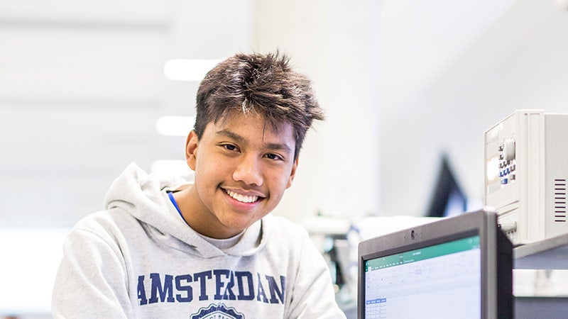 Science & Engineering International Foundation Year | USIC