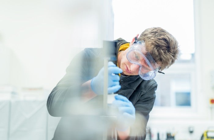 6 benefits of studying chemistry in the UK