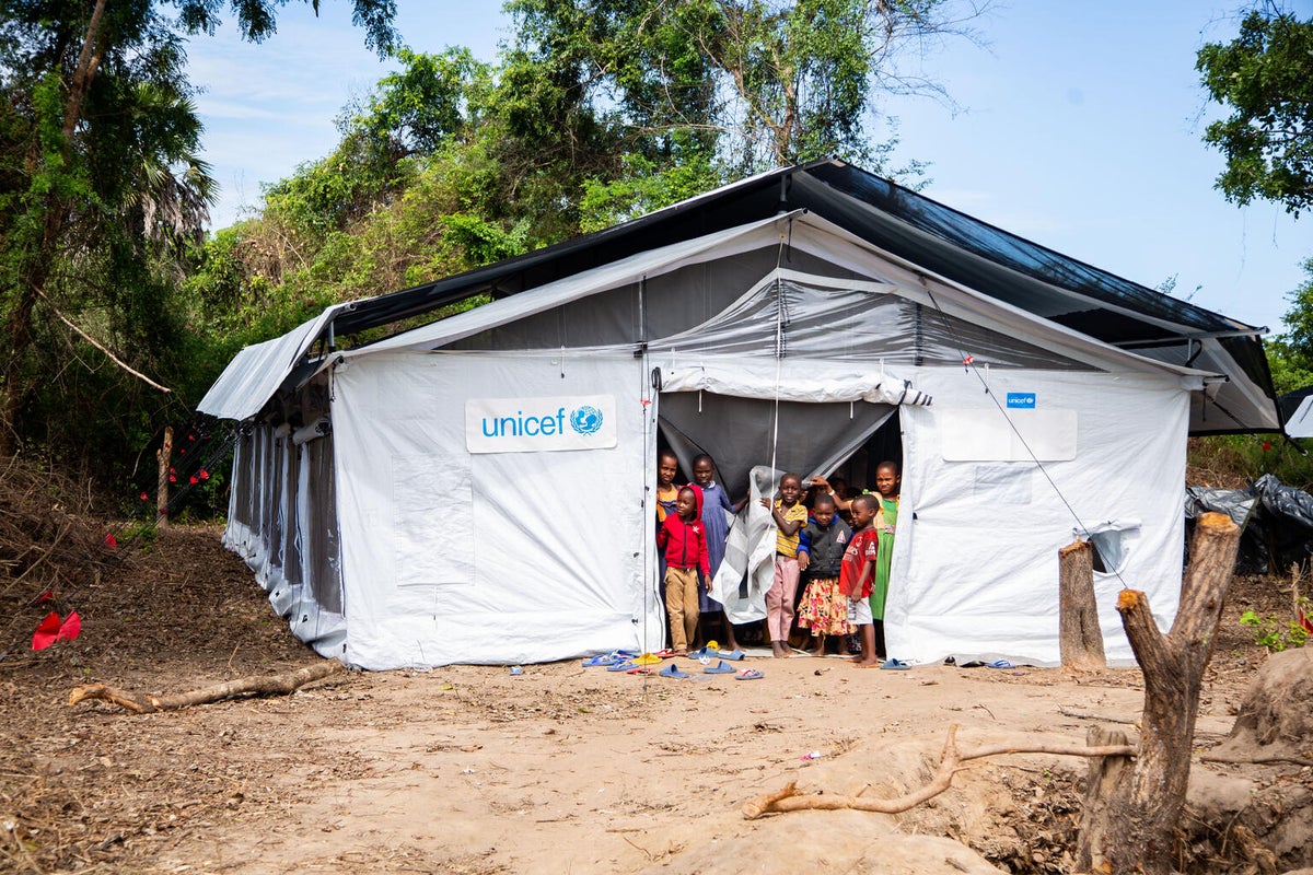 In photos: Floods in Afghanistan, Burundi, and more | UNICEF Australia