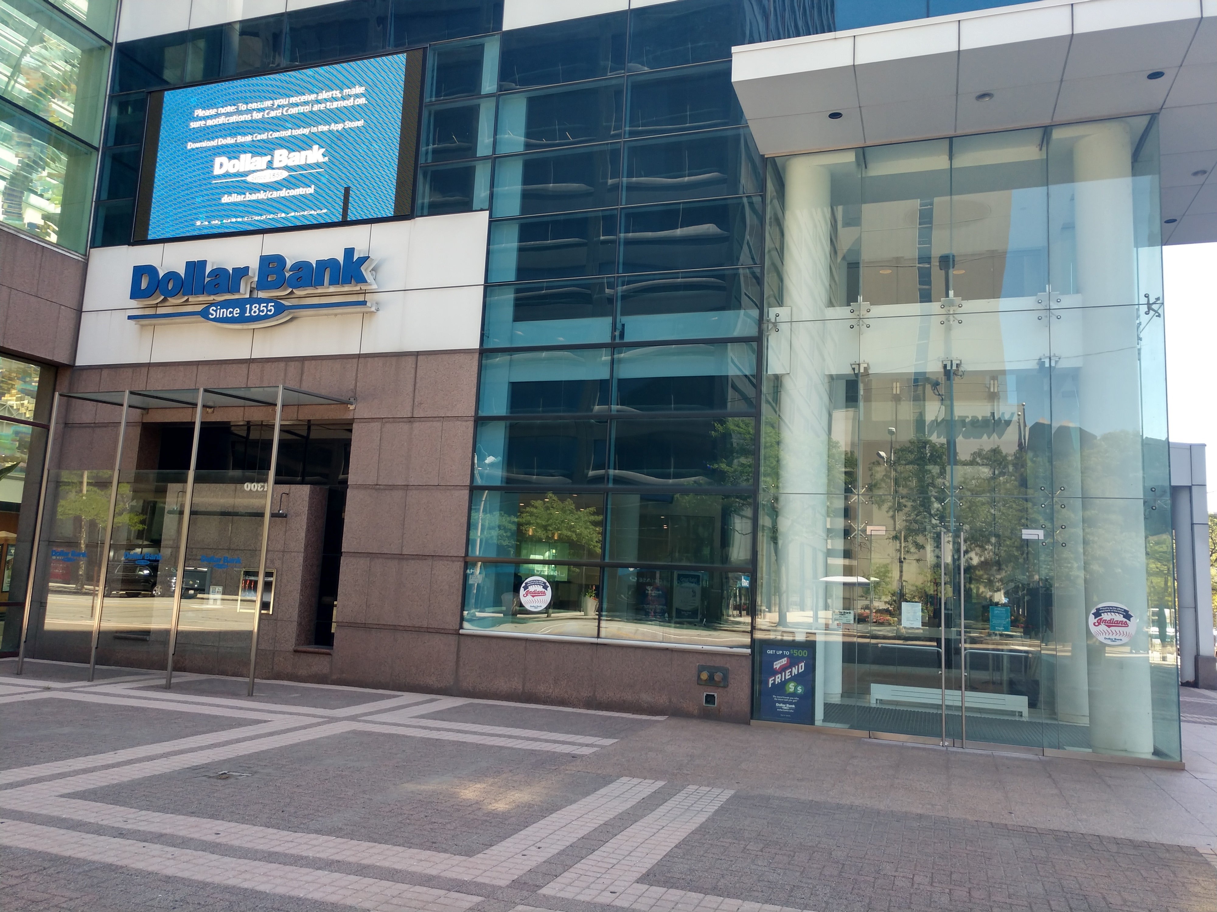 Galleria Office | Cleveland, Ohio | Dollar Bank