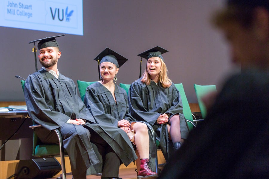 Afstudeerstatus en diploma-uitreiking - Vrije Universiteit Amsterdam