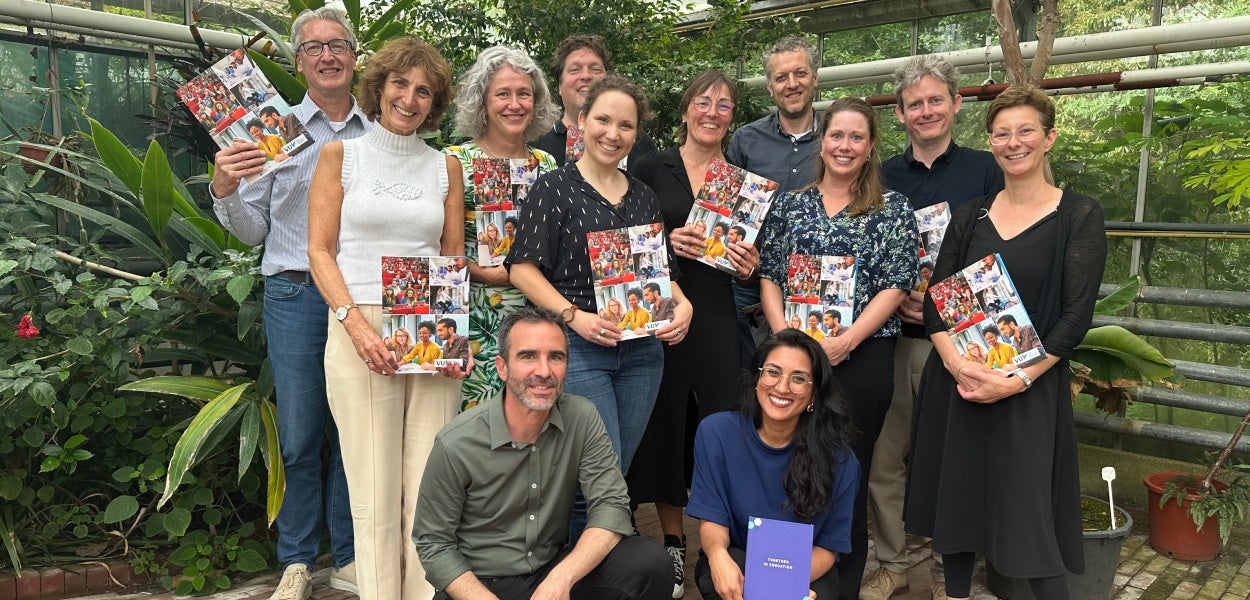 Hoera! Deelnemers LOL ontvangen hun verdiende certificaat - Vrije ...