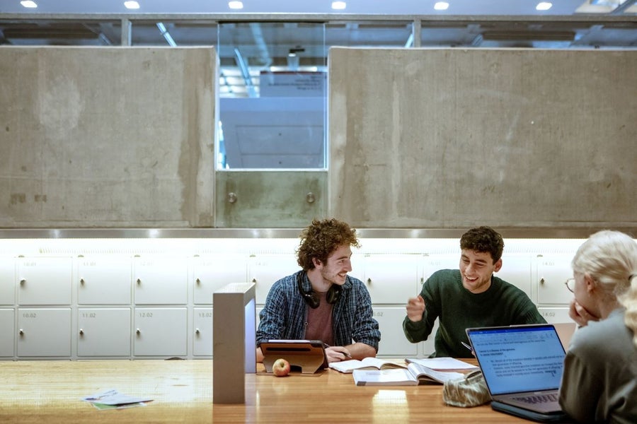Want to use a locker? Use your VU pass - Vrije Universiteit Amsterdam